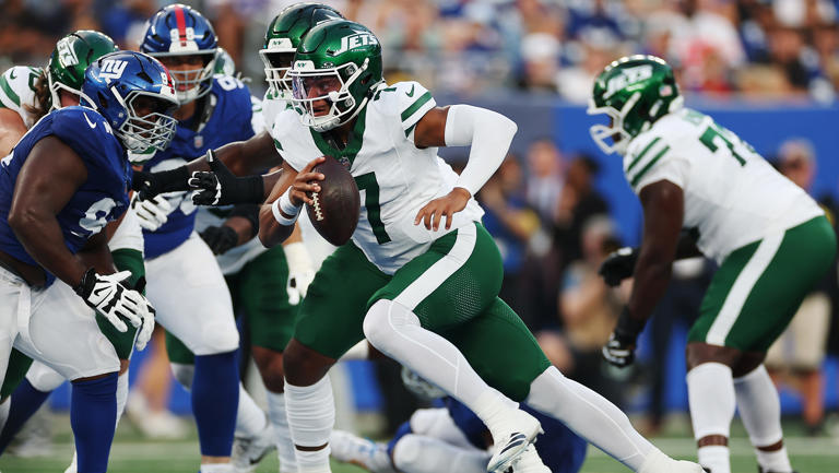 Jets QB Justin Fields Gets Pulled After ‘Disaster’ Showing in Giants Game