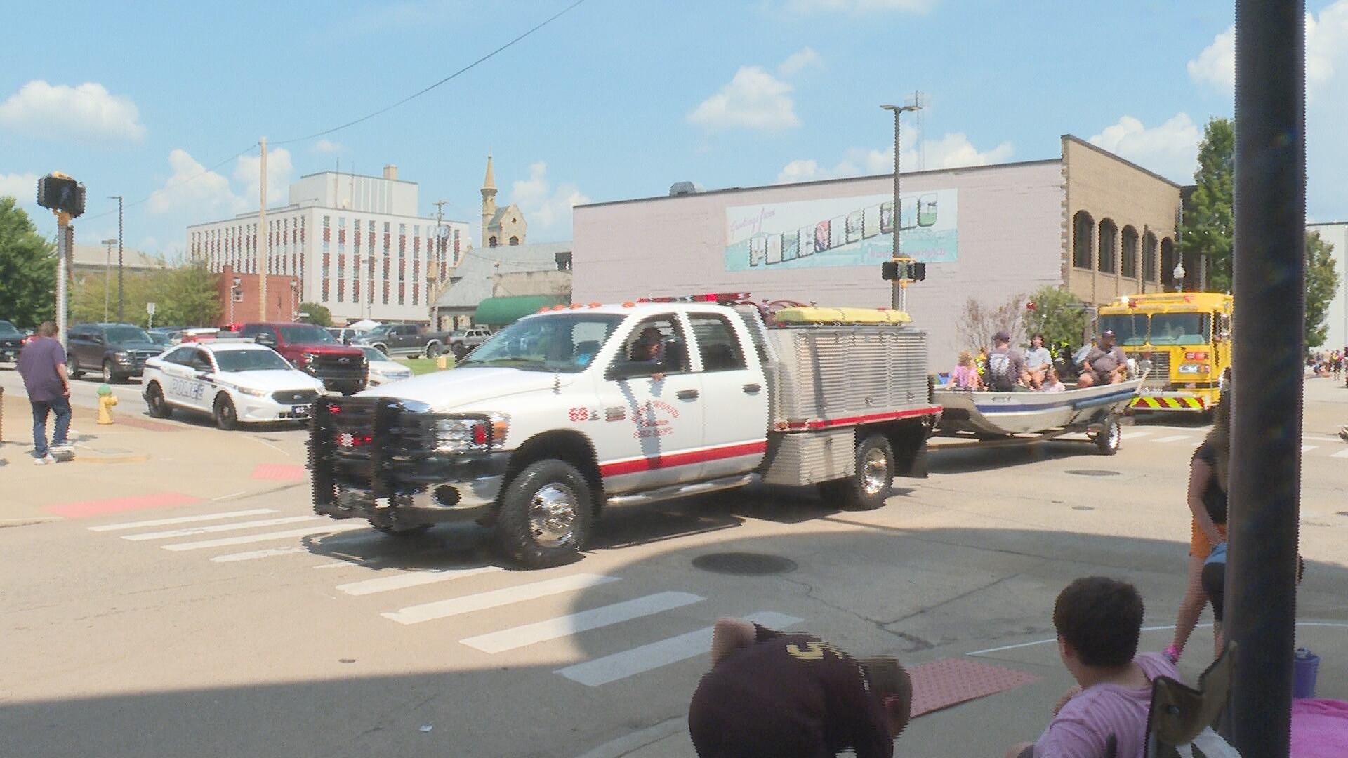 The Parkersburg Homecoming Parade drew large crowds to see the floats