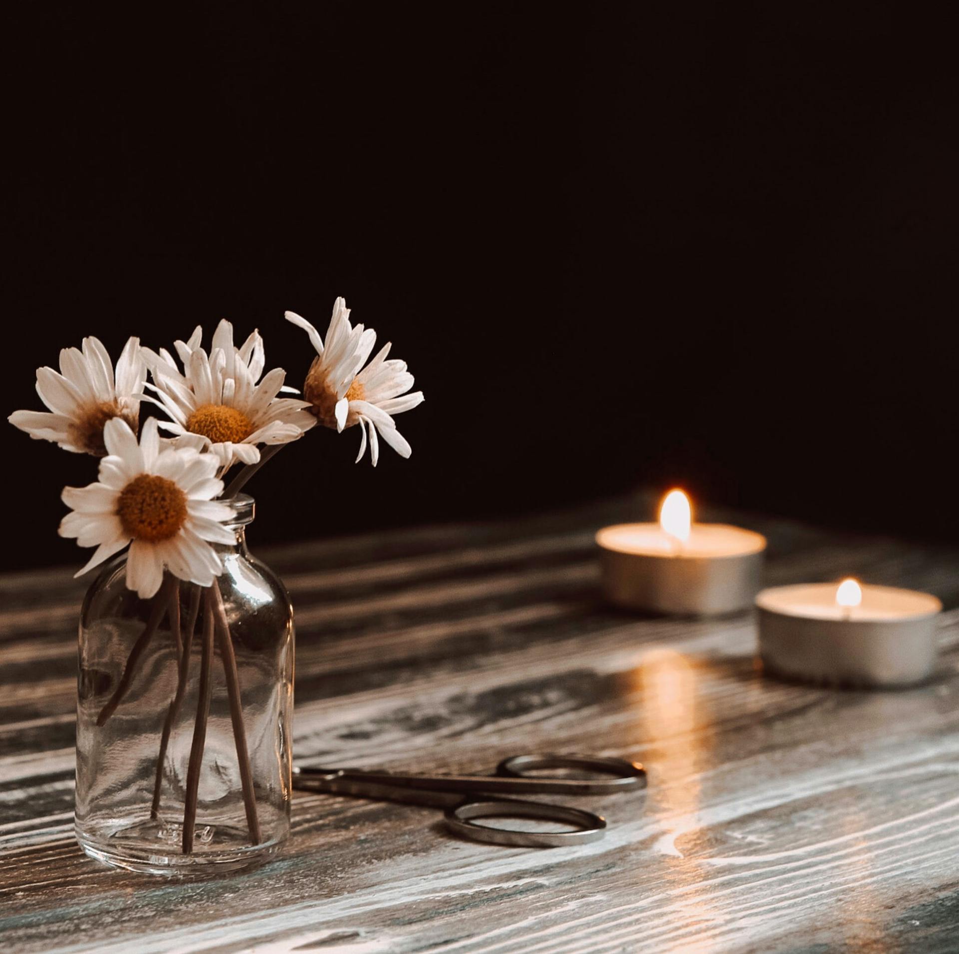 The 7 Best Candle Scents To Set A Relaxing Mood And The 7 Scents To ...