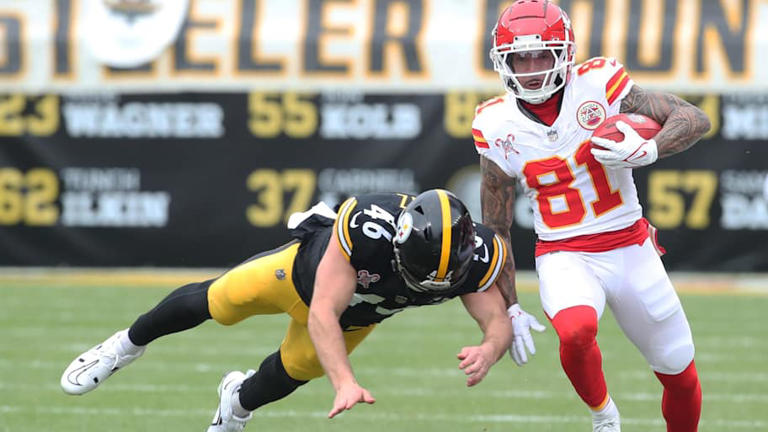 Steelers Long-Snapper Suffers Scary Chest Injury vs. Buccaneers