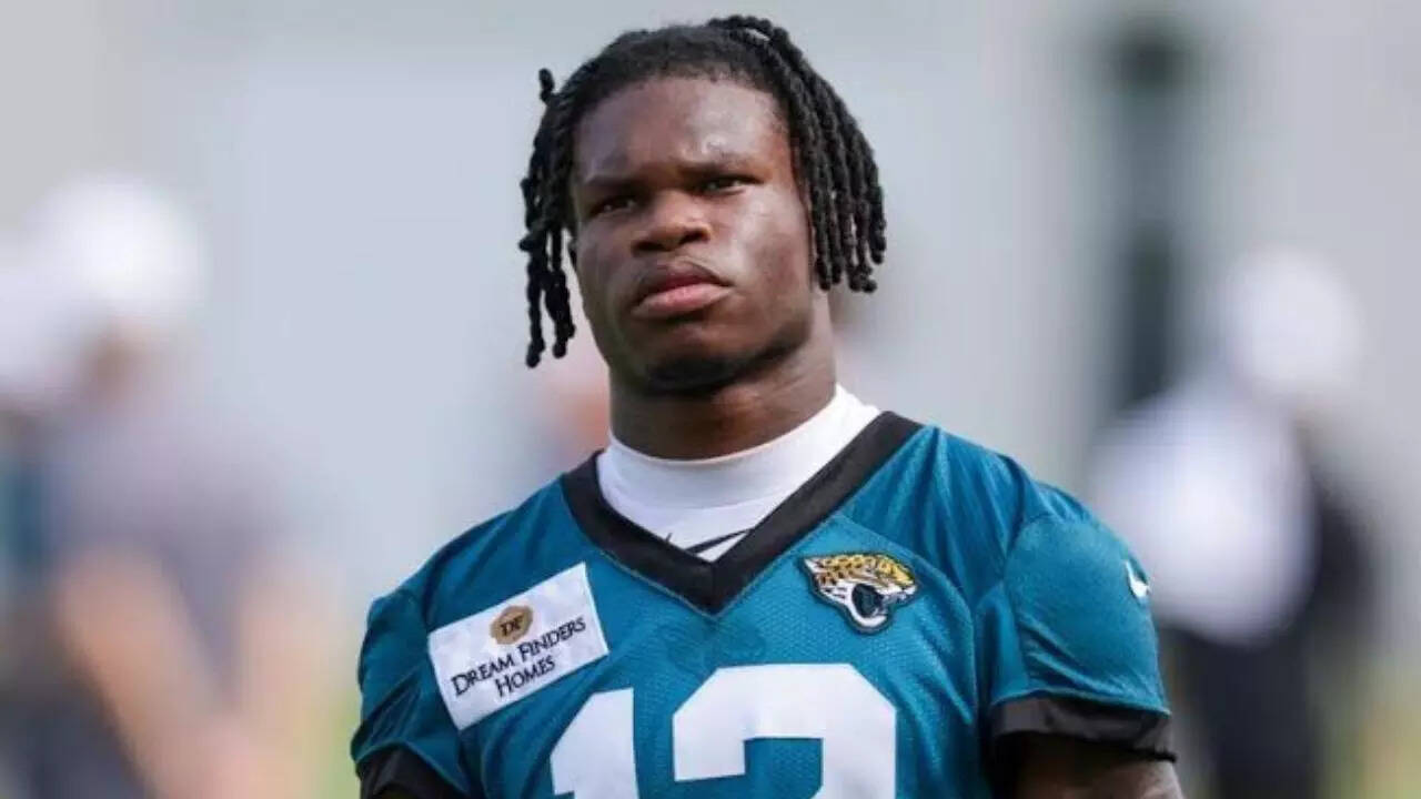 Travis Hunter continues two position role as Trevor Lawrence and ...