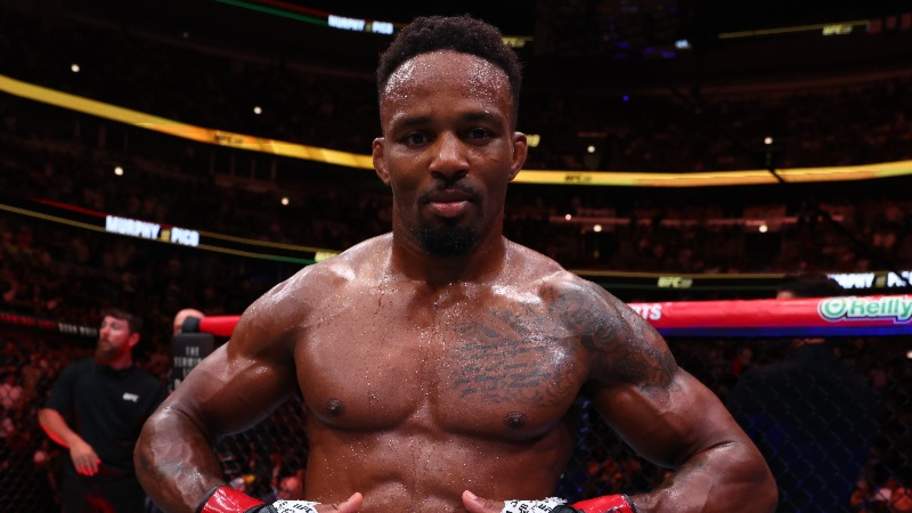 Lerone Murphy thrills UFC 319 fans with fight card's second spinning ...