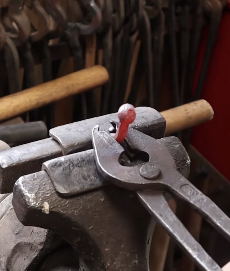Iron Artistry at Home: Crafting a Rope Cleat