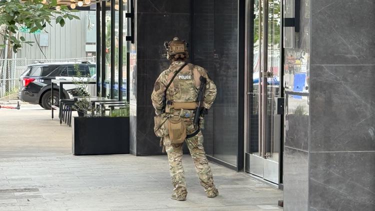 Suspect in custody after SWAT callout in Downtown Austin Saturday morning
