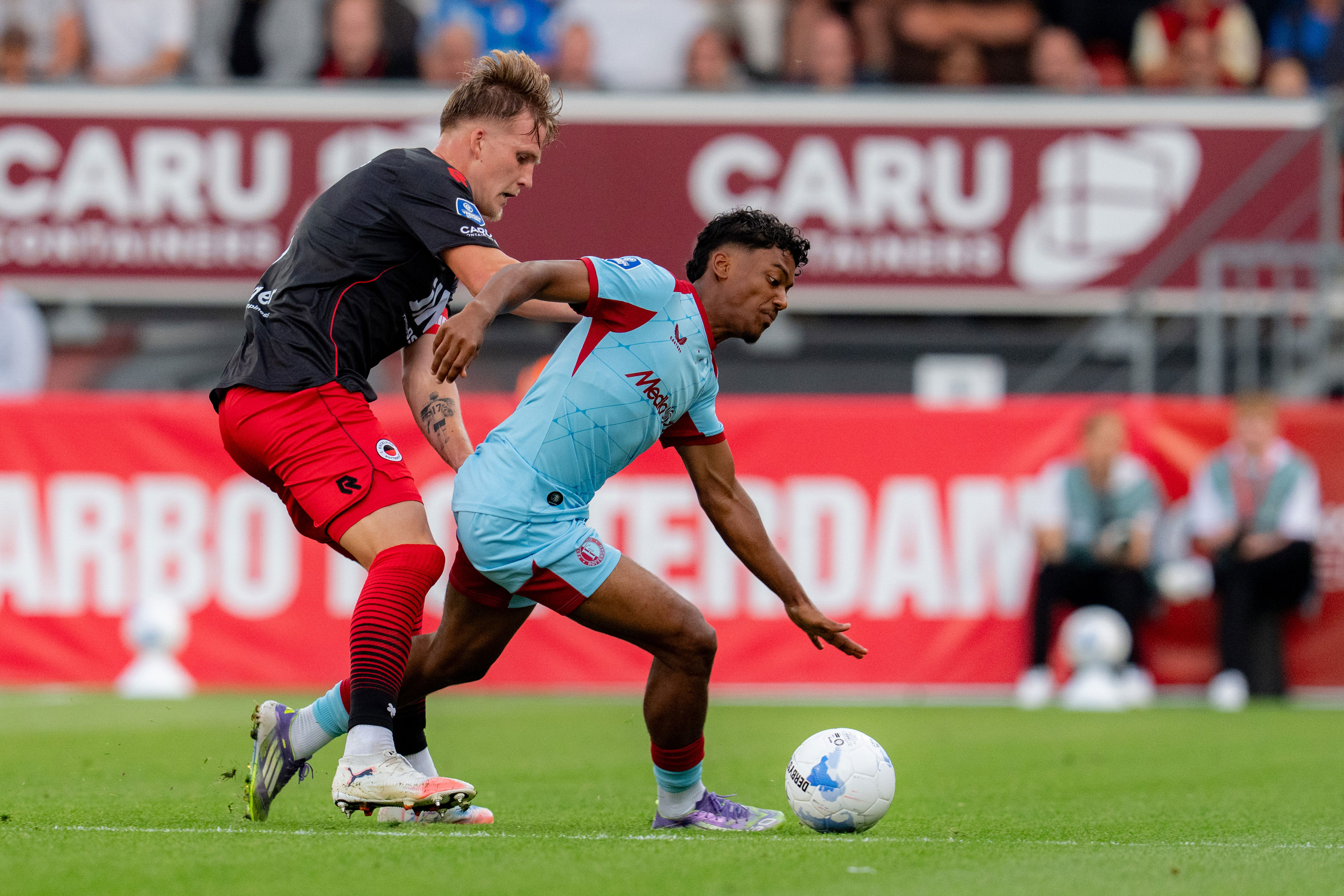 Slory debuteert 19 jaar na vader Andwelé in Eredivisie: 'Feyenoord is ...