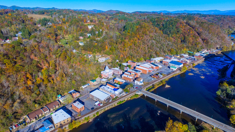 North Carolina's Artistic Riverside Town Is A Tiny Hidden Gem Packed ...