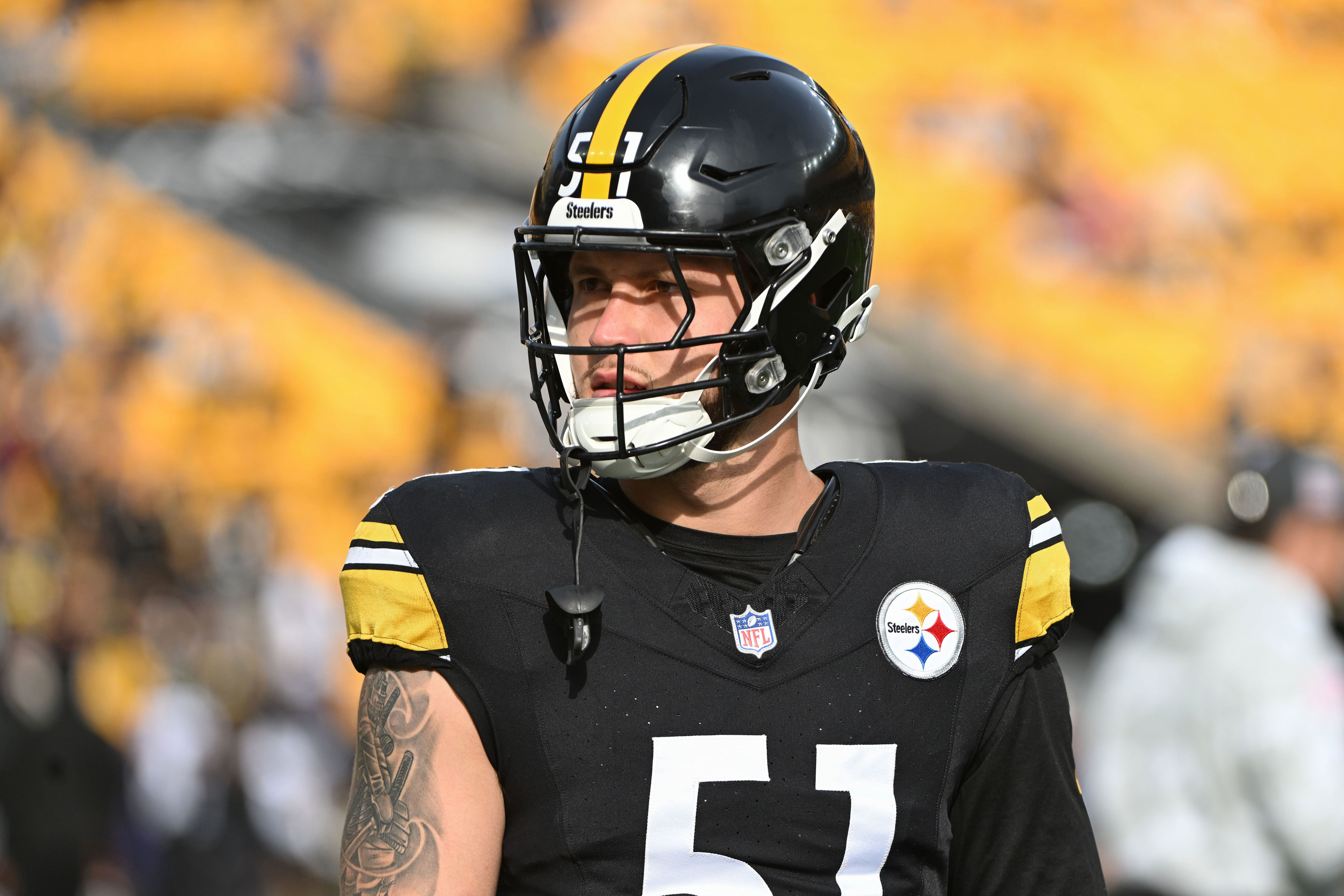 Steelers EDGE Nick Herbig suffers injury vs. Buccaneers