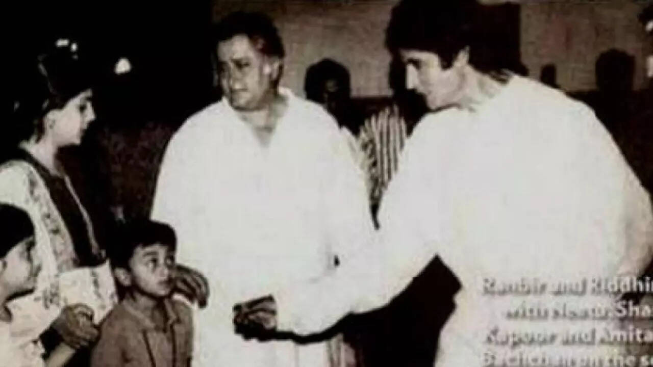 THIS throwback picture of young Ranbir Kapoor with Amitabh Bachchan in ...