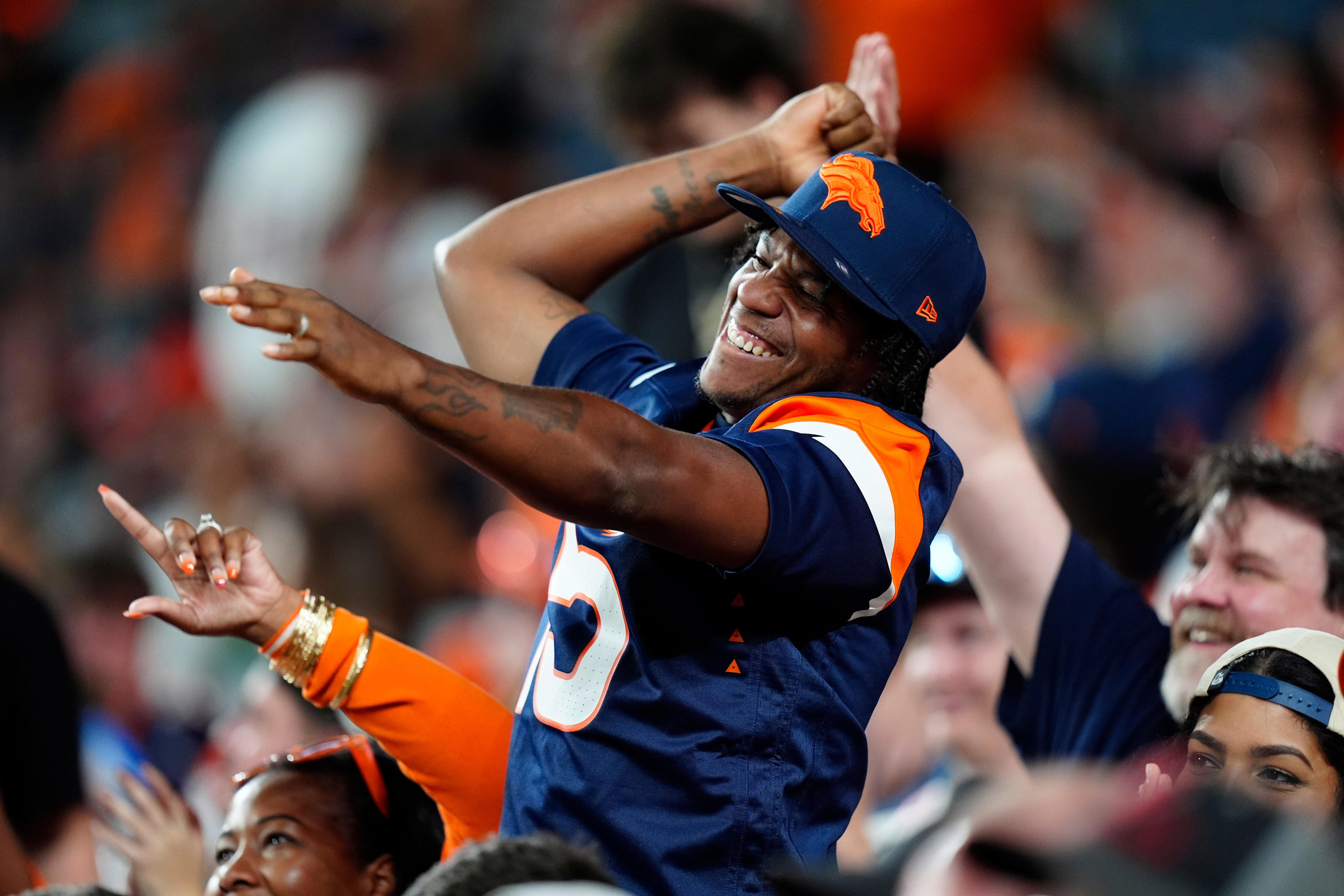 Twitter reacts to Broncos' 27-7 win over Cardinals