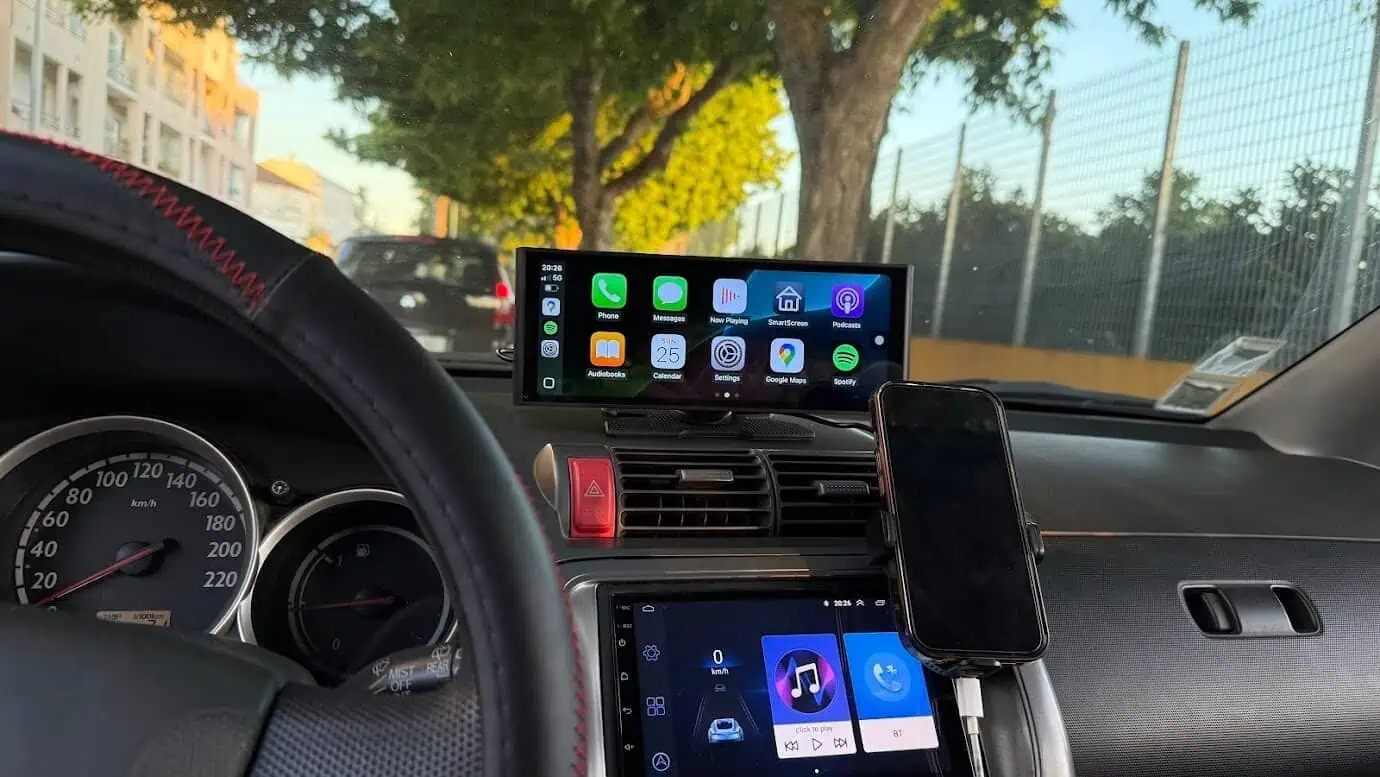 Evita usar Android Auto ou Apple CarPlay sem fios. Prefere o cabo!