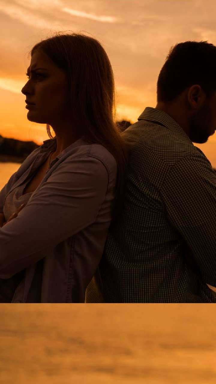 6 Signs Of Ghostlighting In A Relationship