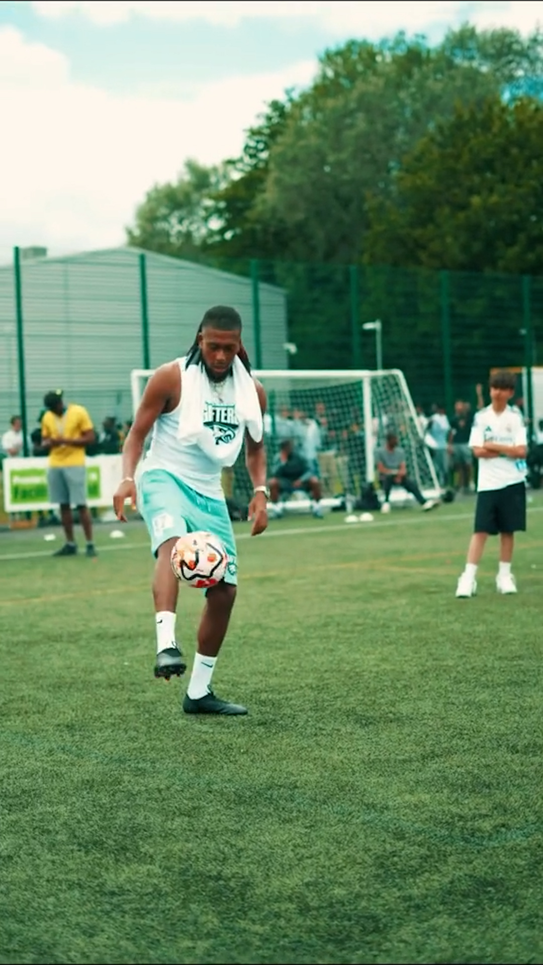 Visual Inspiration of Ball Juggling Movements – Soccer
