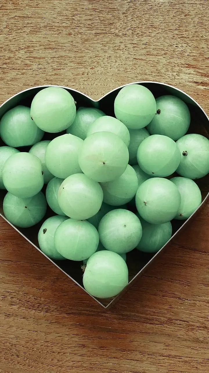Amla side effects : 'या' लोकांनी खाऊ नये आवळा, नाहीतर होतील गंभीर परिणाम