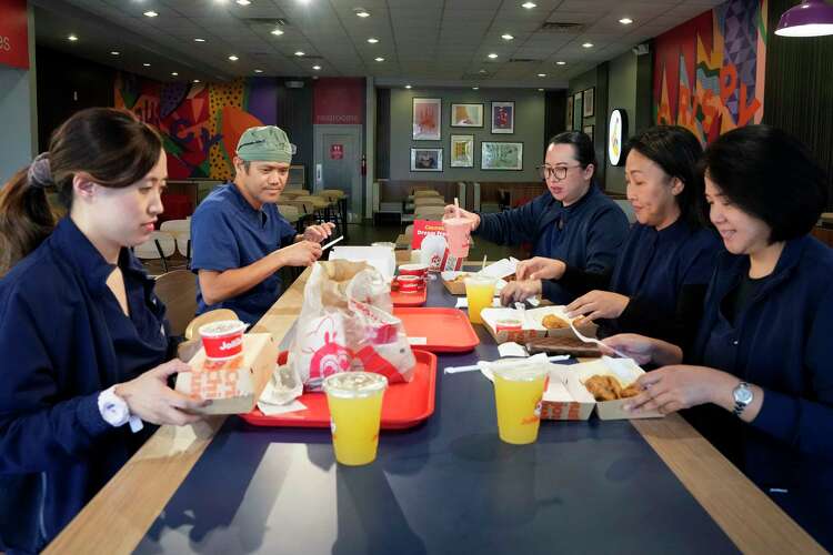 Texas nurses have grown more diverse, with more Hispanic and male ...