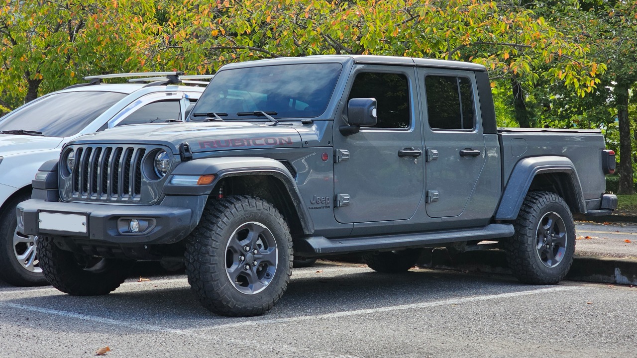 7 pickup trucks that are built like tanks