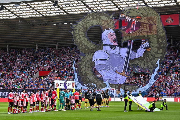 92 more photos of passionate Sunderland fans in action at Stadium of ...