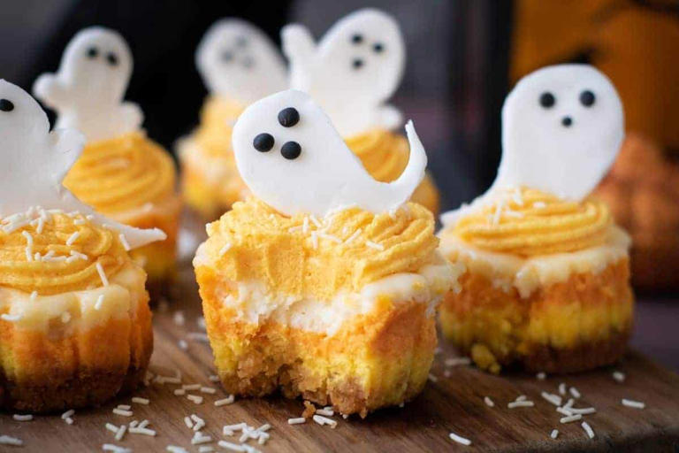Keep the Cauldron Bubbling With 31 Halloween Desserts That Look ...