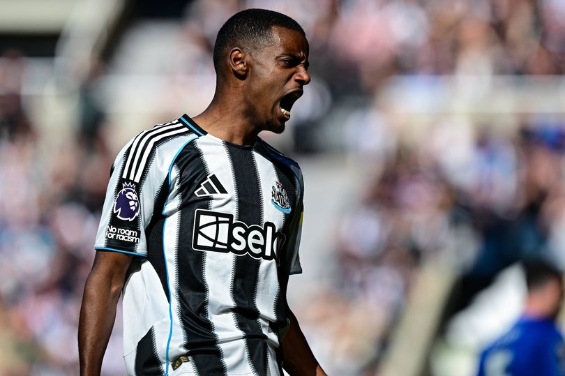 Alexander Isak putting Man Utd boss in his place gives Liverpool clear ...