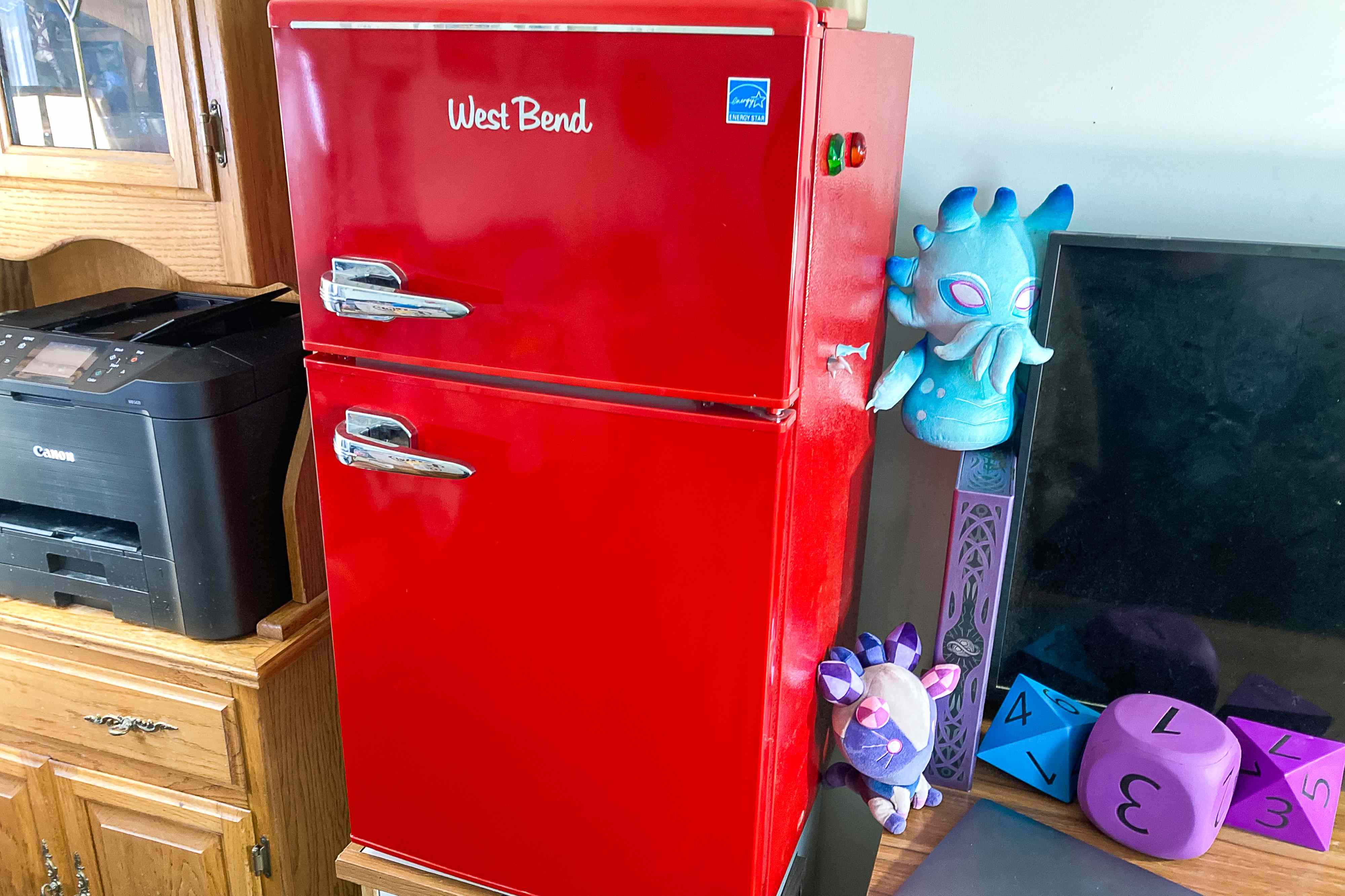 My Retro Mini Fridge Has a Freezer And Is Perfect for Dorm Rooms or ...