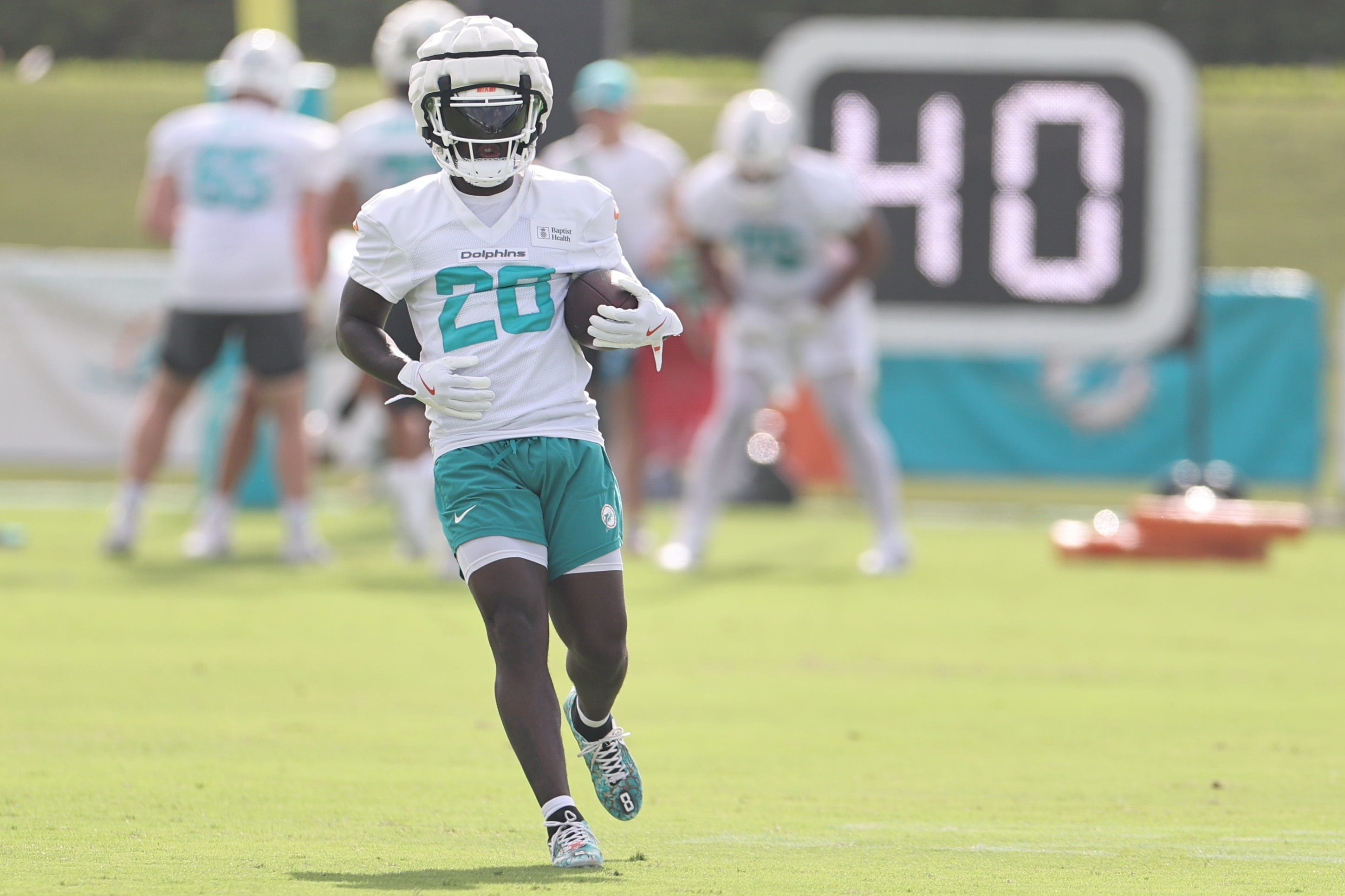 Mike McDaniel gives update on De'Von Achane, Zach Sieler injuries