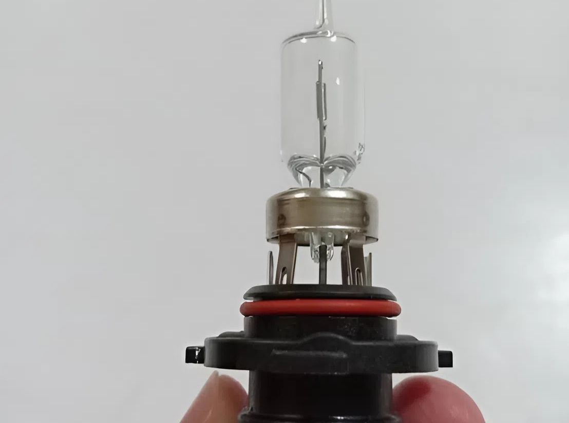 Pilih Bohlam atau LED Buat Headlamp Mobil? Simak Perbedaannya