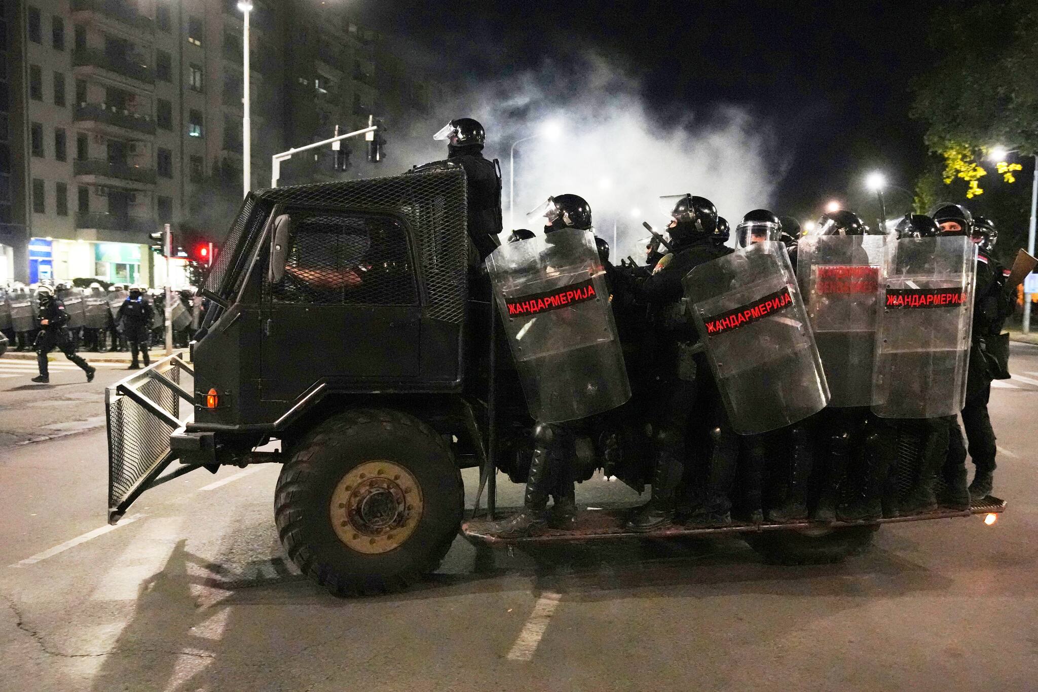 Erneut Gewalt bei Anti-Vucic-Demonstrationen in Serbien