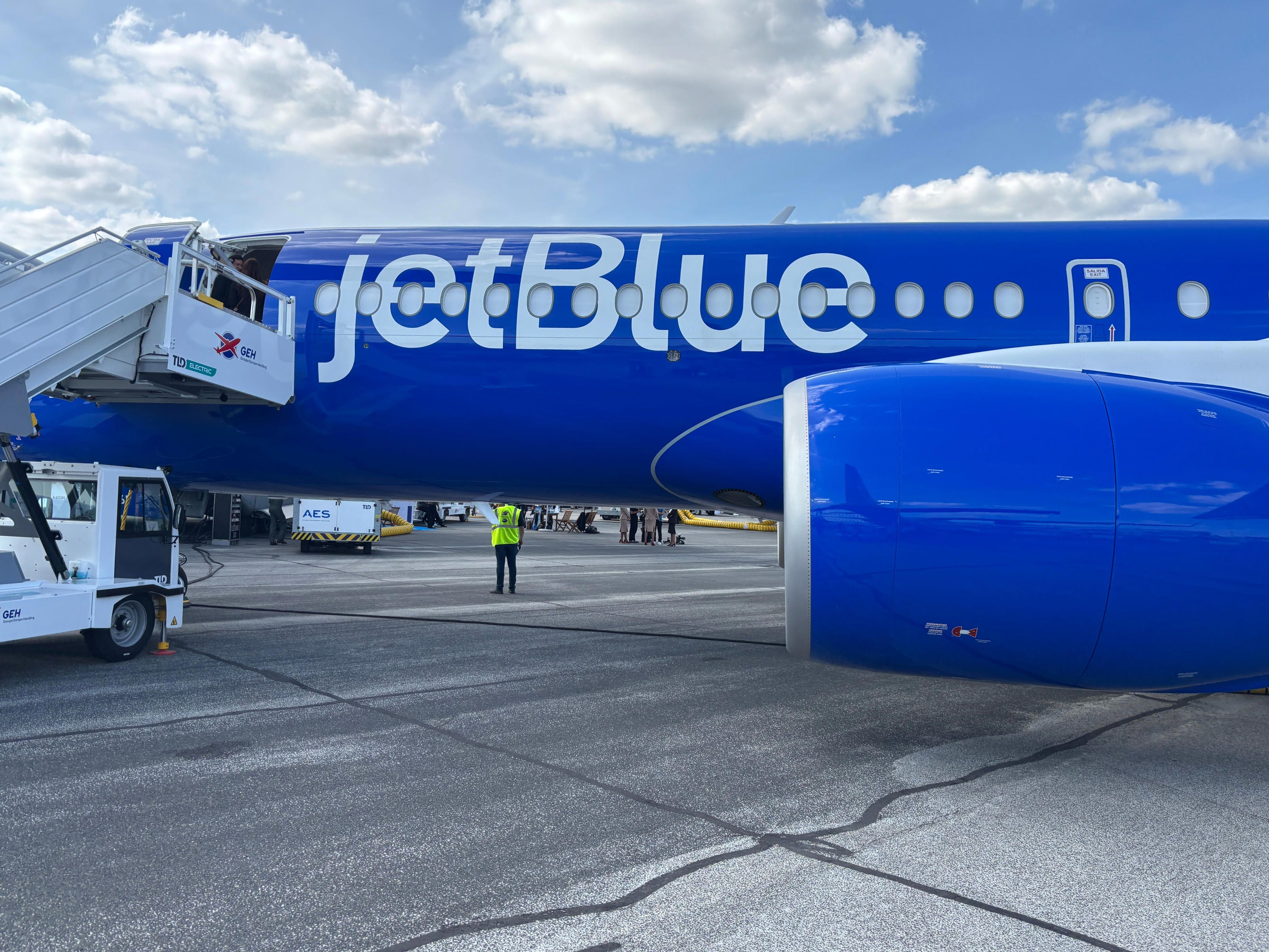 See inside a JetBlue Airbus A220, the versatile jet now running its ...