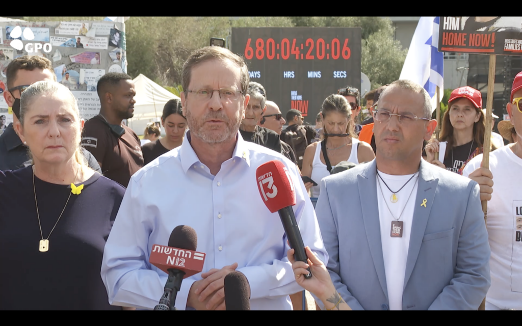 At Hostages Square during nationwide strike, Herzog urges global ...