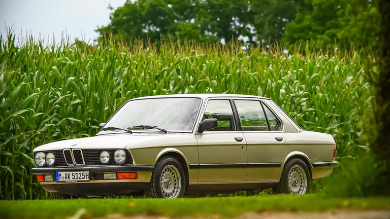 BMW 525e (E28): ¿cómo va esta berlina ahorradora de los años 80?