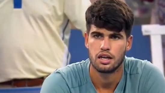 Carlos Alcaraz frozen after 4 double faults in a game; fans roar: ‘Face ...