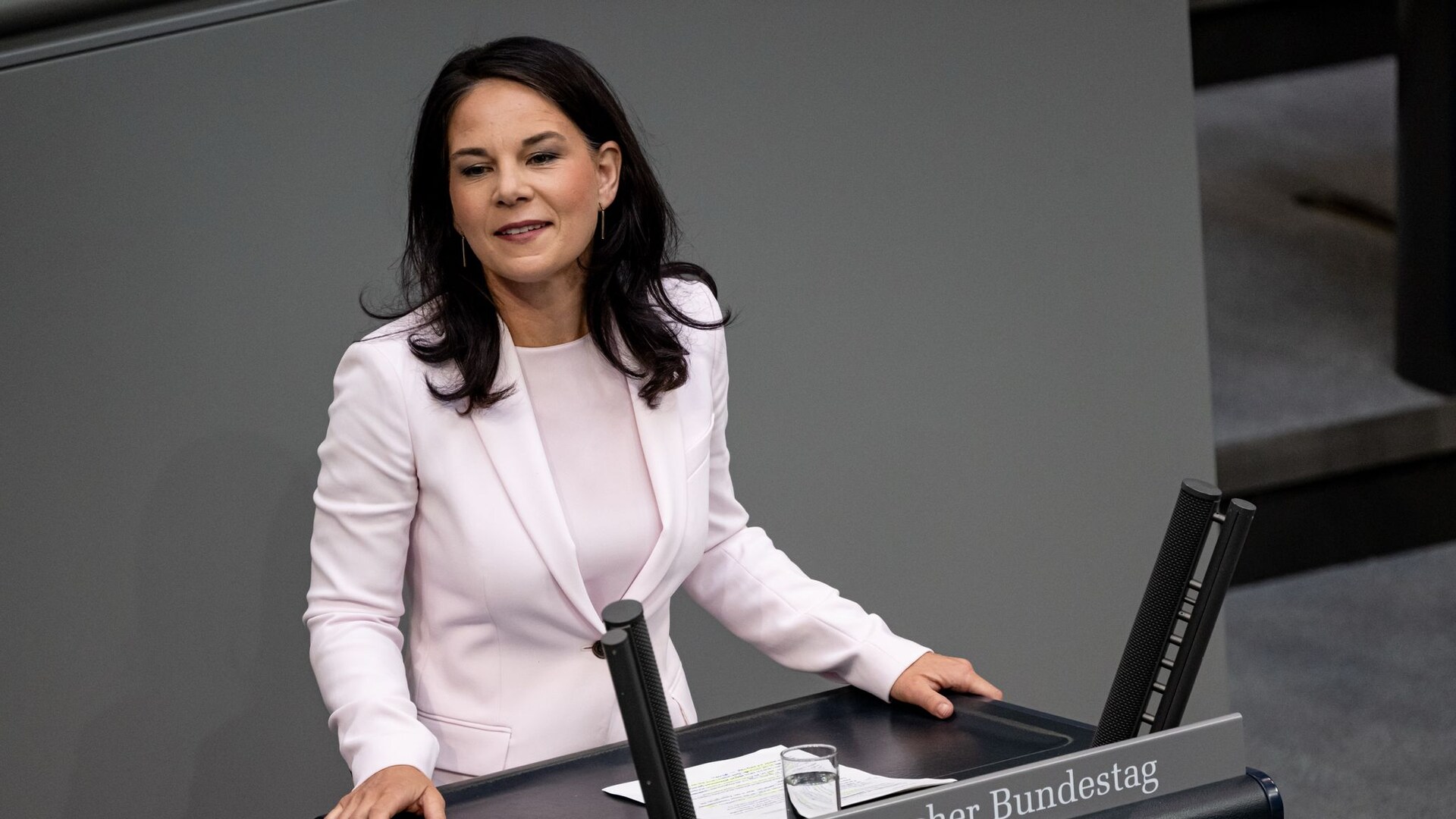 Brandneue Fotos von Annalena Baerbock aufgetaucht – so hat sie sich ...