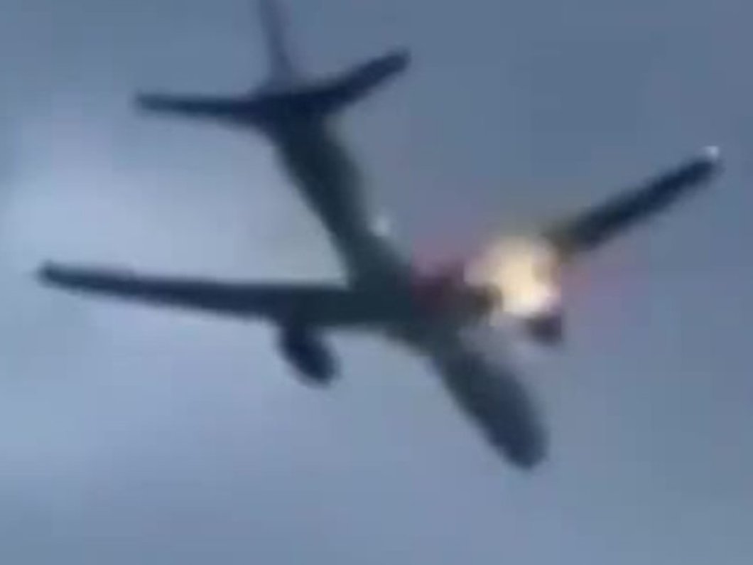 Fire in the sky: Condor plane forced to make emergency landing