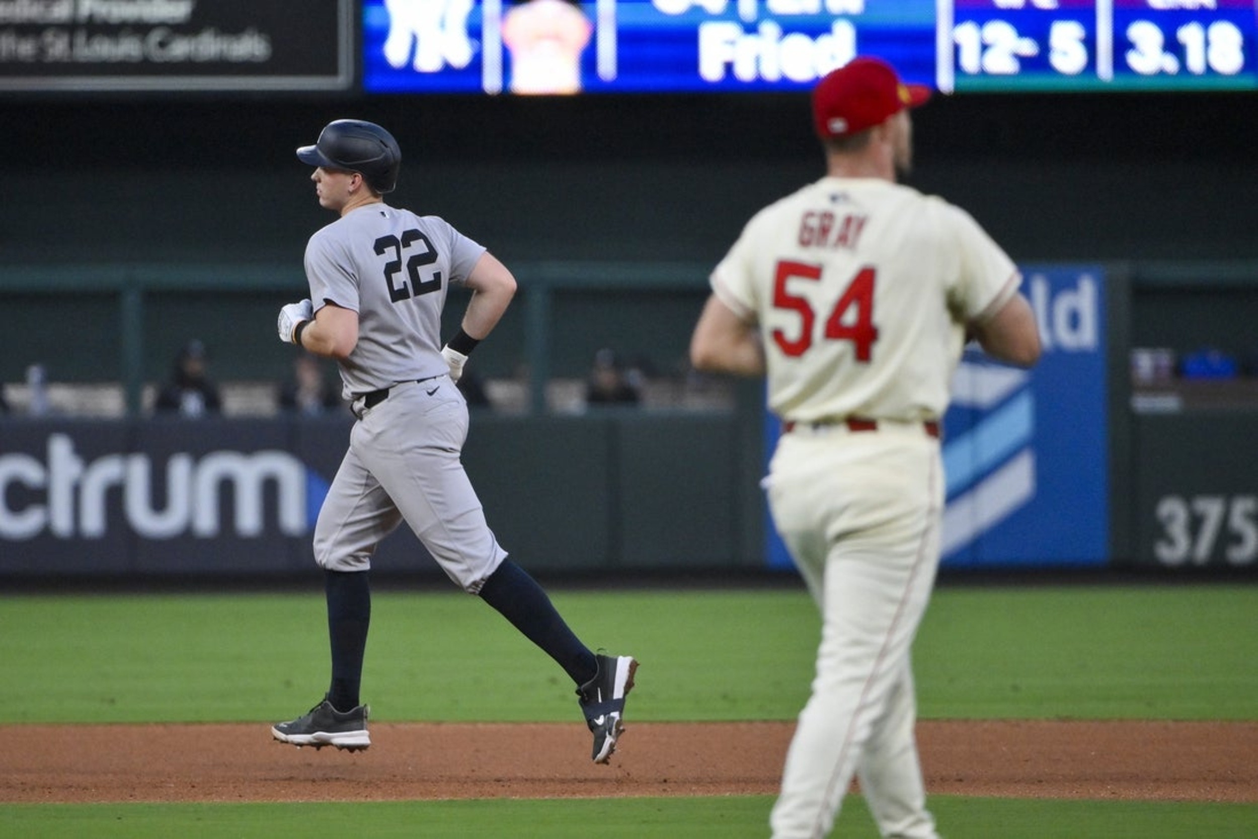 Feeling the 'urgency,' Yankees go for sweep of struggling Cardinals