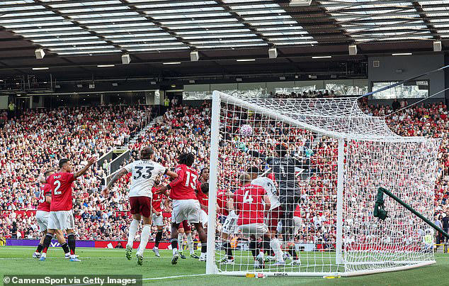 Man United 0-1 Arsenal: Goalkeeping howler hands Gunners rare Old ...