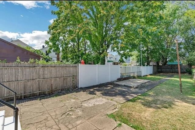 Gardener shares beautiful before-and-after photos of 2-year yard ...