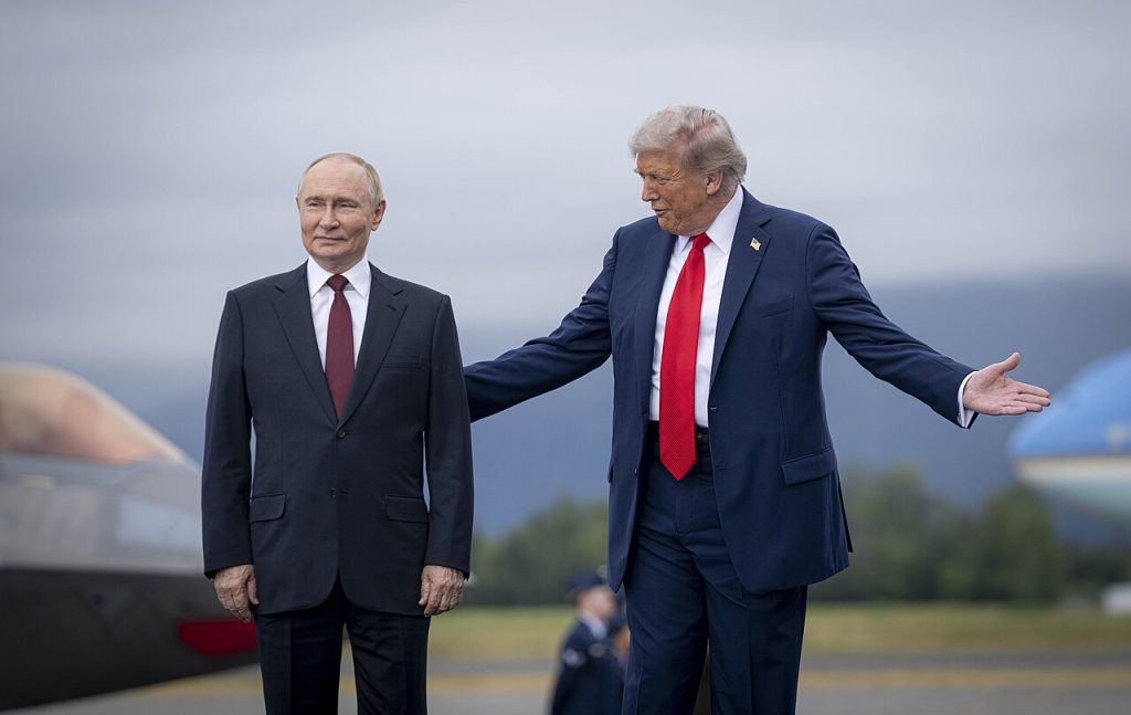 Trump jagar fredsavtal med Putin – för att rädda mellanårsvalet