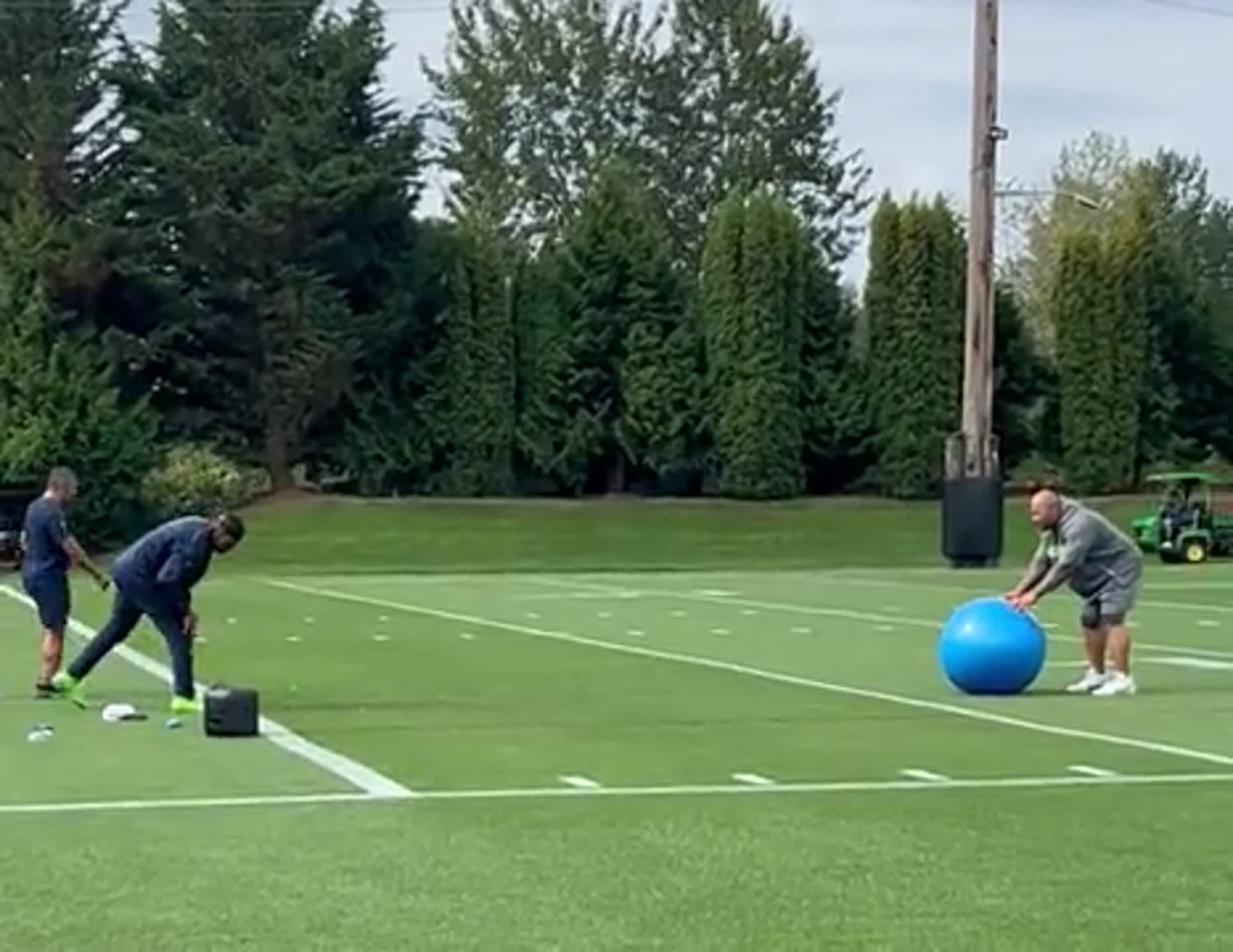 Kenneth Walker returns to Seahawks practice, for now; Tory Horton ...