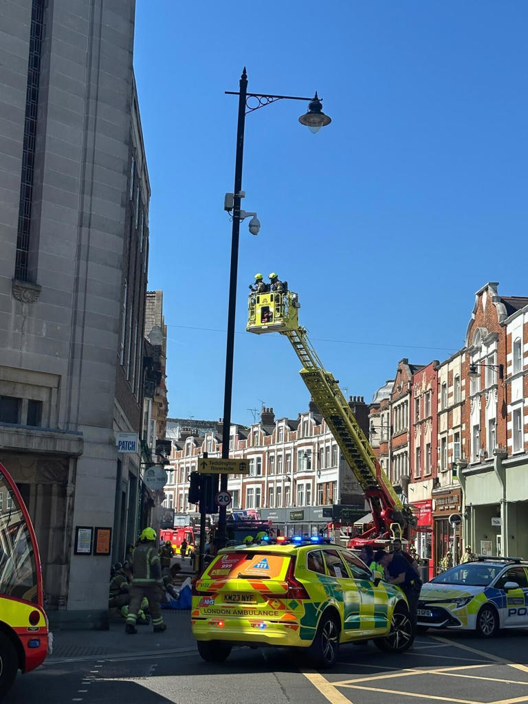 Twickenham fire: Firefighters tackle blaze at popular London dining ...
