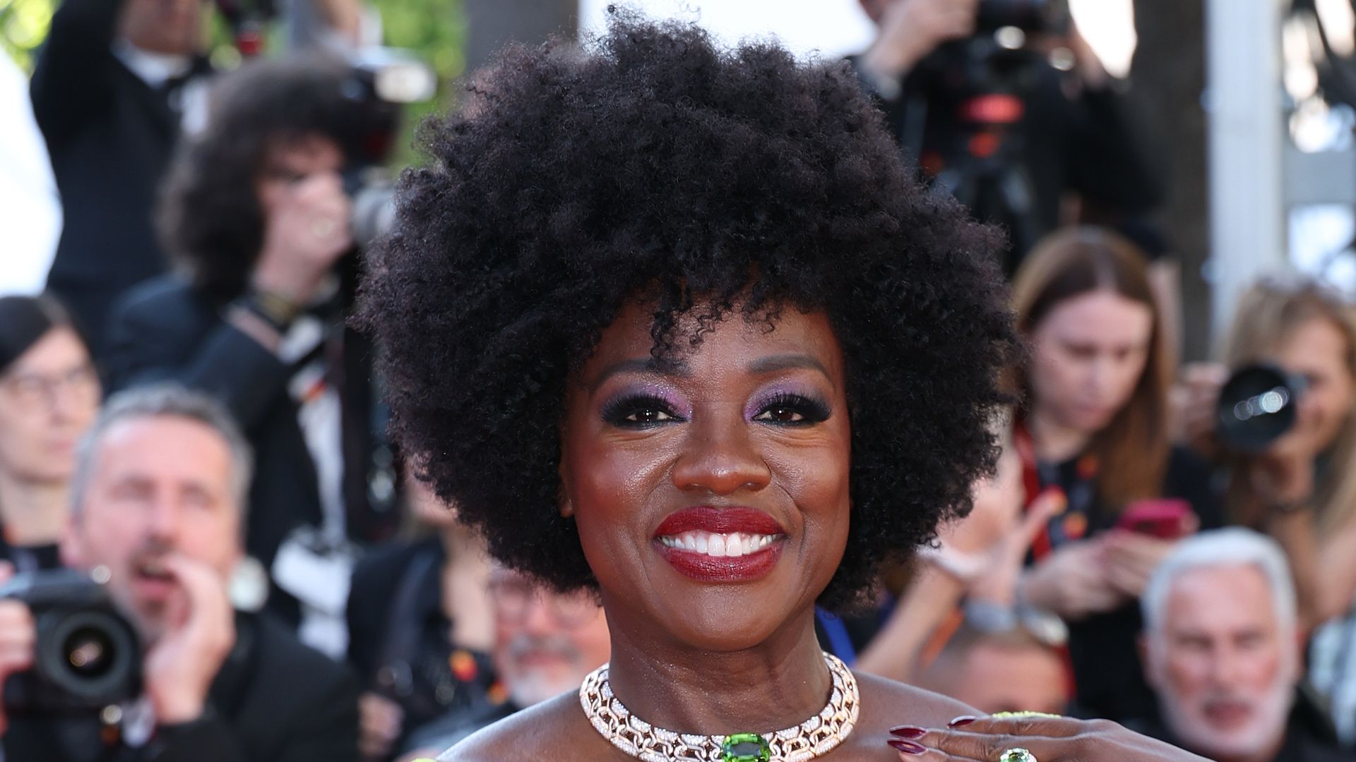 Viola Davis celebrates 60th birthday in a swimsuit on sun-soaked ...