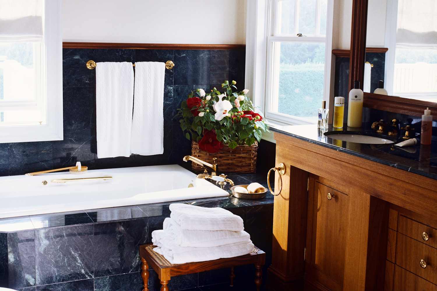 These 4 '80s Bathroom Trends Are Back, and They're So Over the Top