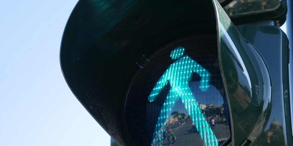 Investigators looking for driver who ran red light, killed pedestrian ...