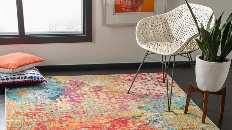 These Are The Best Rug Colors For Dark Floors