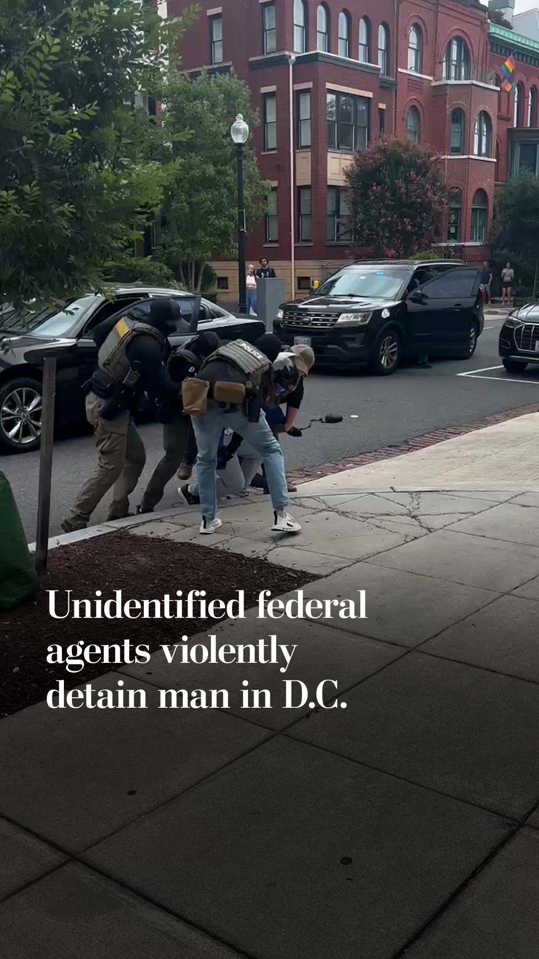 Unidentified federal agents violently detain man in D.C.