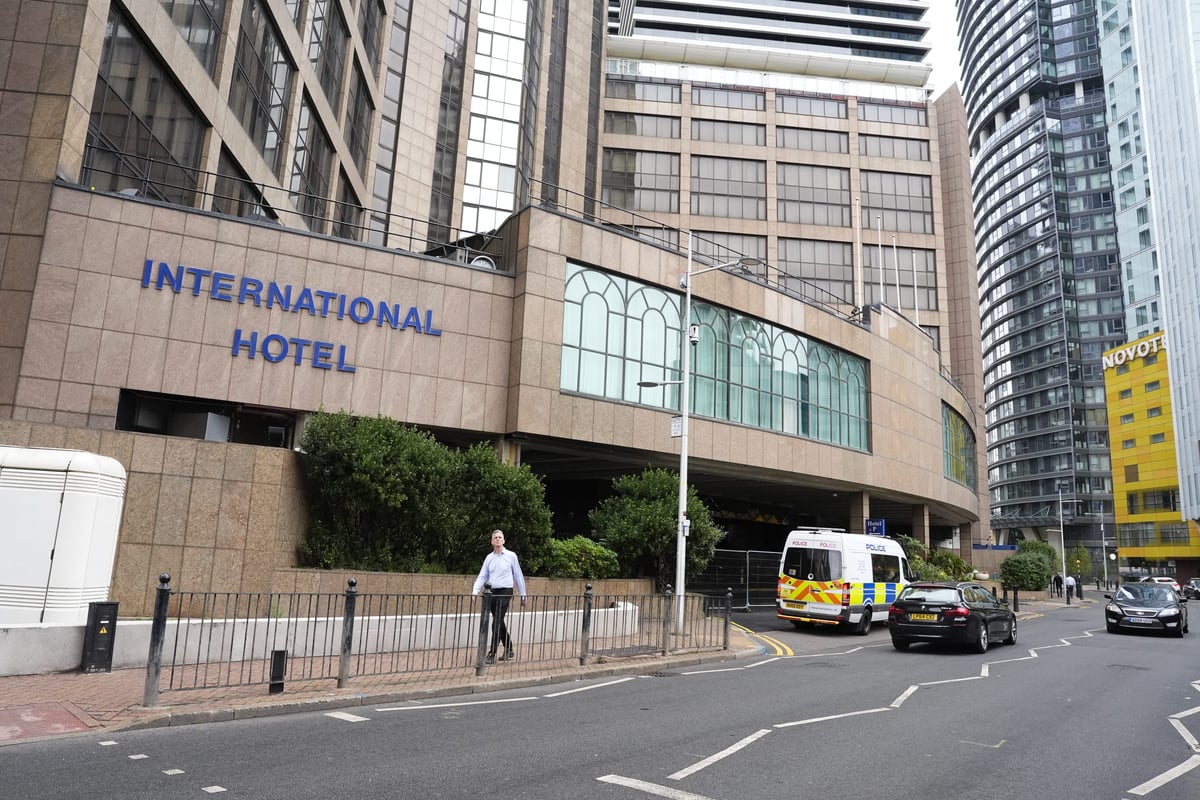 Police make six arrests at asylum hotel protest