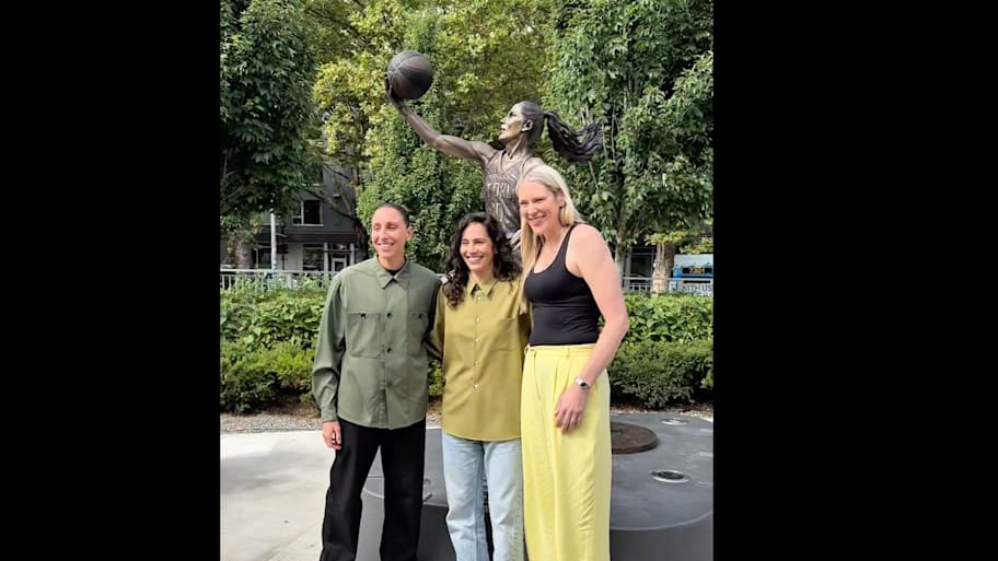 Diana Taurasi Had Classy Message for Sue Bird at Statue Unveiling With ...