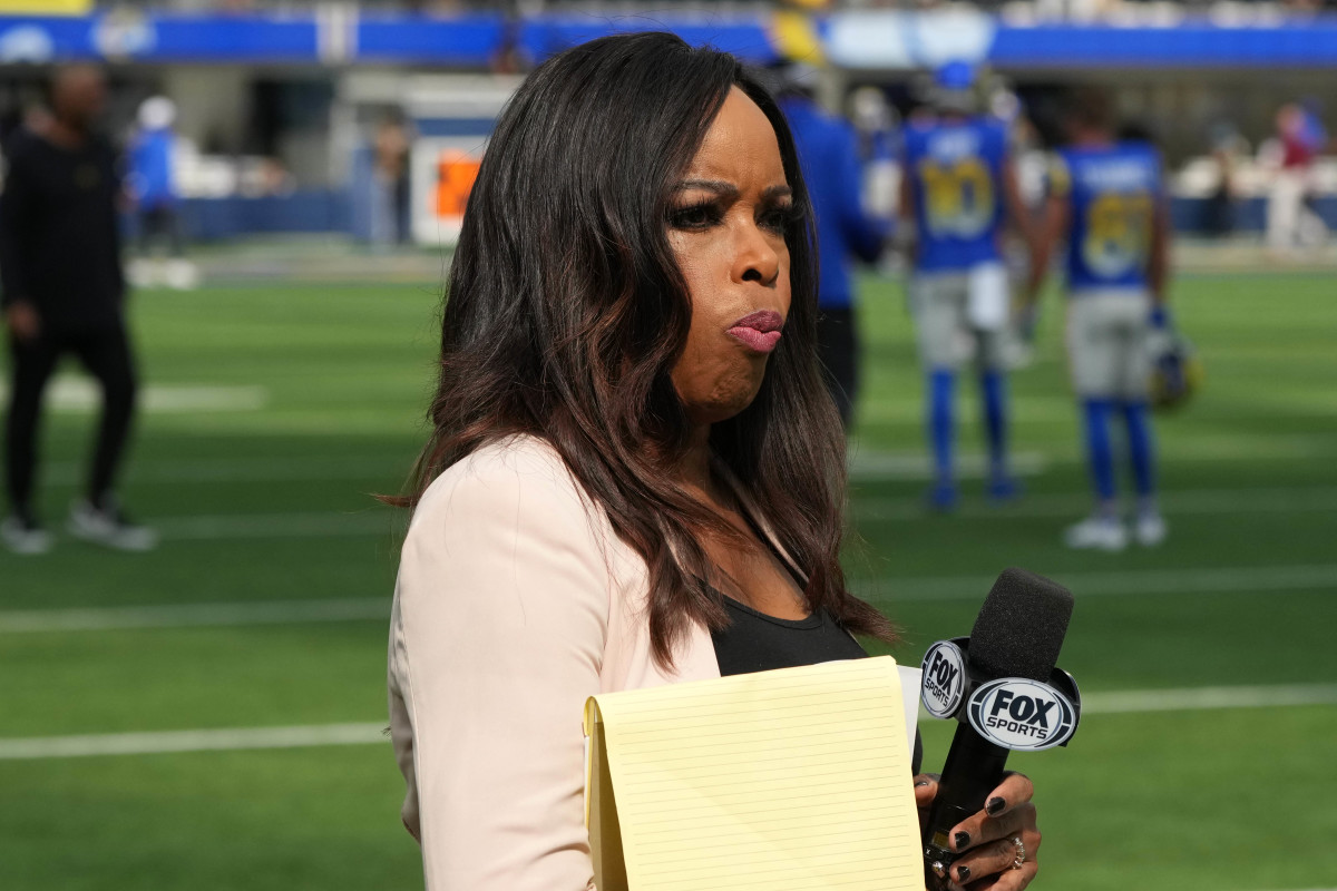 NFL Sideline Reporter Pam Oliver Worries Fans Sunday Night