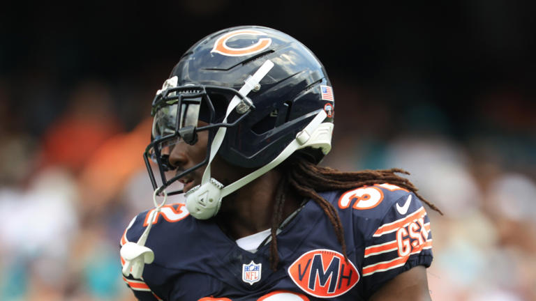 Bears CB Terell Smith carted off with knee injury