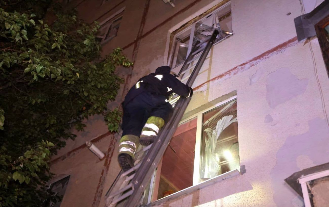 Missile strike rocks Kharkiv: Shattered windows and over 10 casualties ...