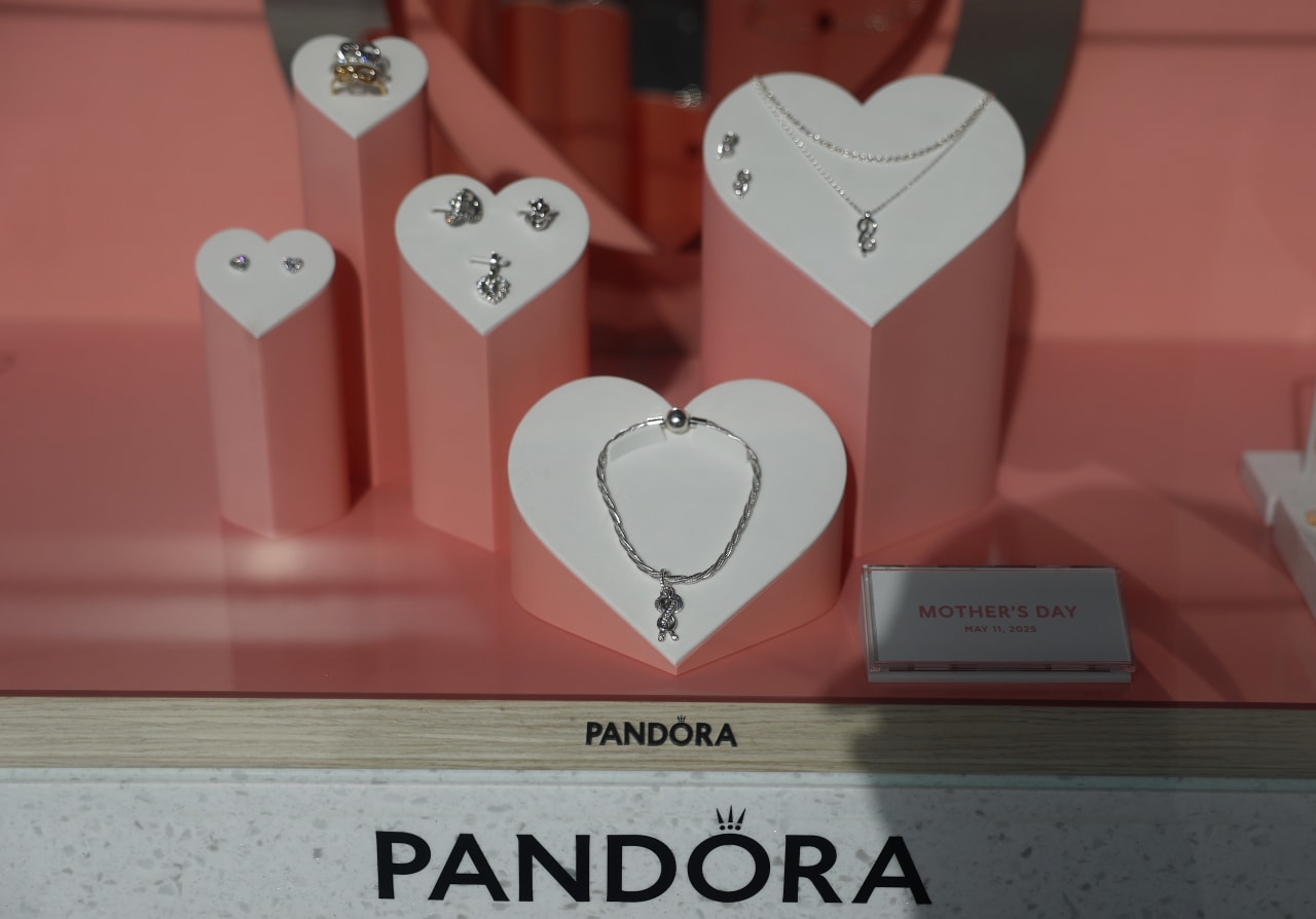 Jeweler Pandora Not Planning Fresh Price Hikes as Demand Shrugs Off ...