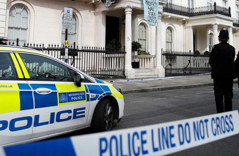 Masked in a niqab, American hitwoman attempts assassination in UK ...